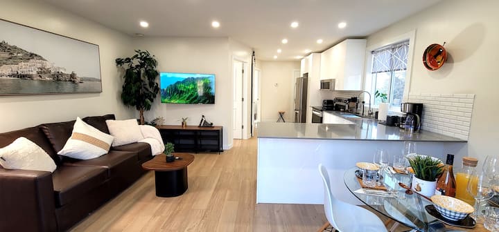 Urban-peg: Modern Comfort In The Heart Of The City - Winnipeg