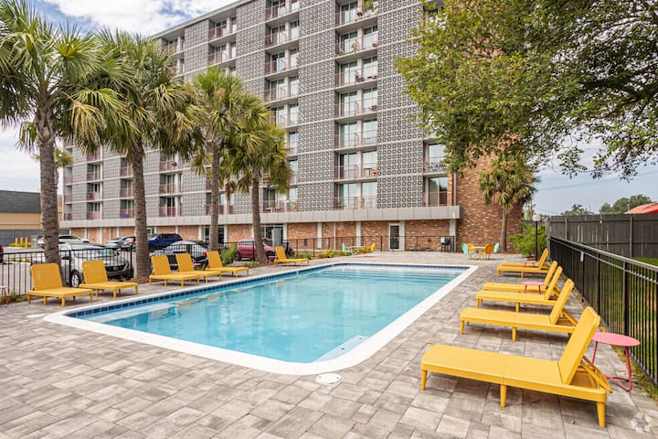 Highrise With Great Amenities - New Orleans, LA
