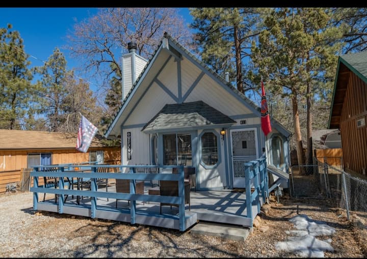 Big Marines Retreat, 
Pet Friendly & 
Man Cave - Big Bear, CA