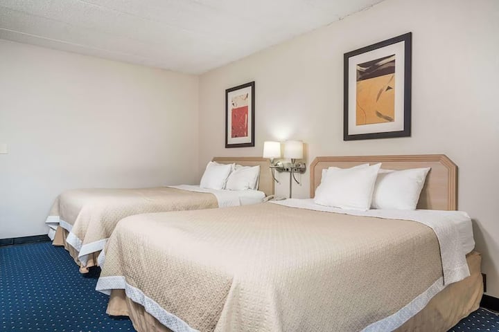Blue Way Inn Standard 2 Queen - La Crosse, WI