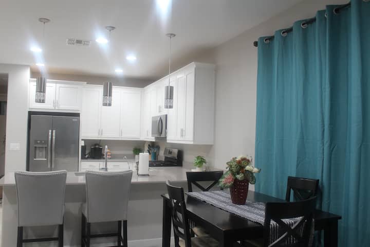 3 Bedrooms In Queen Creek - Queen Creek, AZ