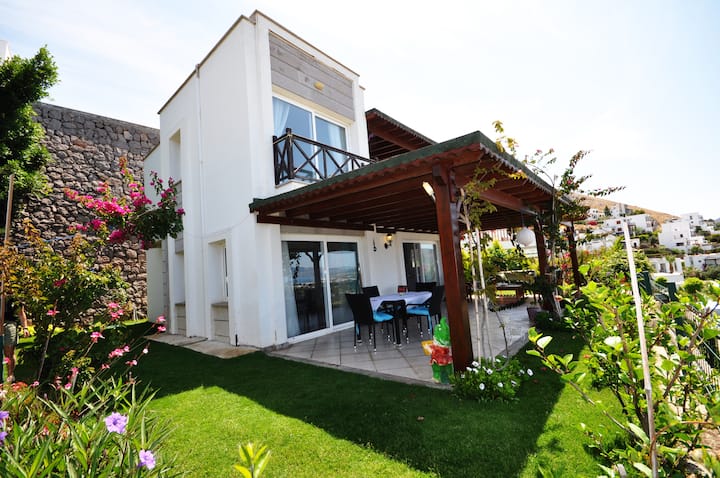Muhteşem Manzaralı Villa Mavi - Akyarlar