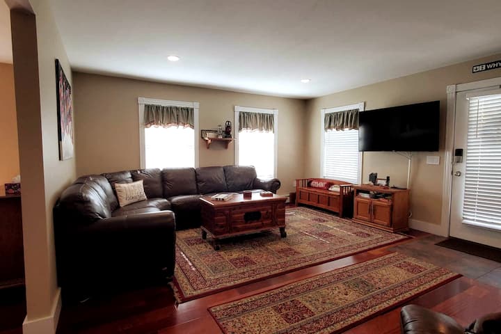 South Townhome With Views & Deck - Manchester, VT