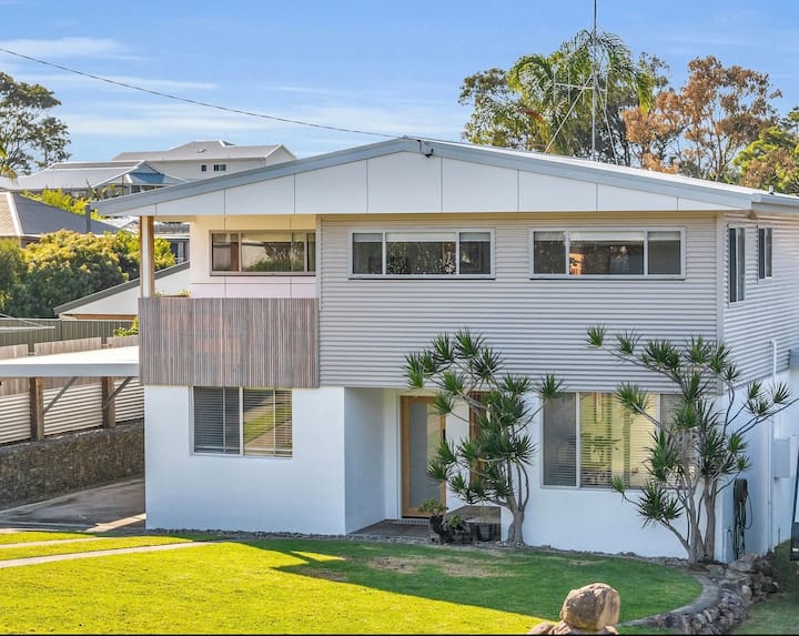 Spacious Light Filled Home - Bega