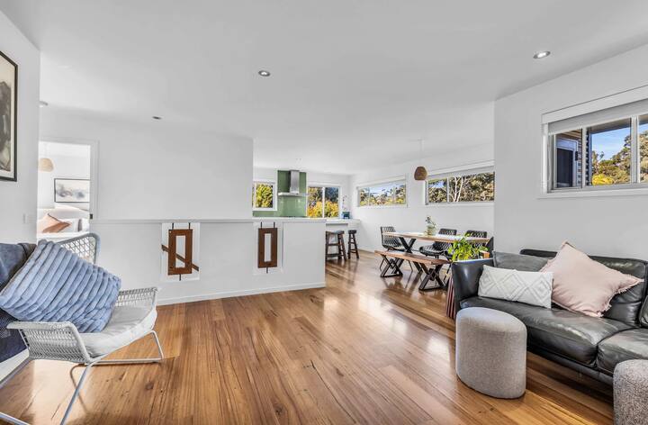 Spacious Light Filled Home - Bega