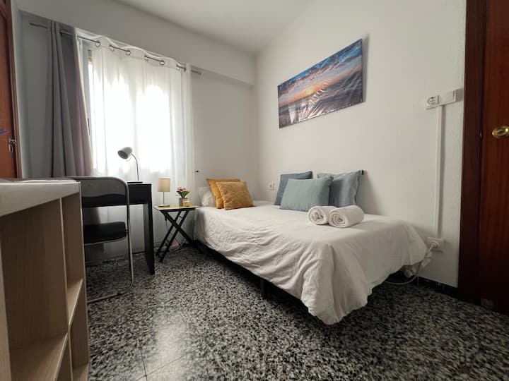Amazing Central Quiet Room Next To Turia Park - Valencia