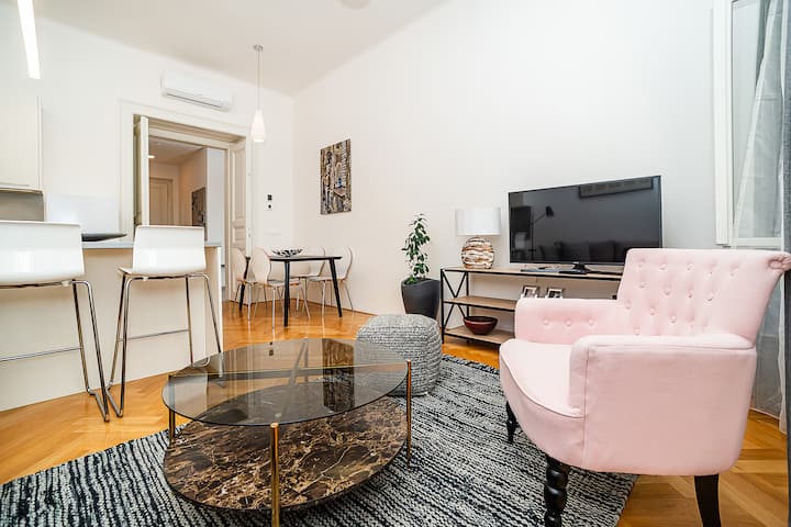 Spacious 2 Double Bedroom Apt With Terrace - Ac - Prague