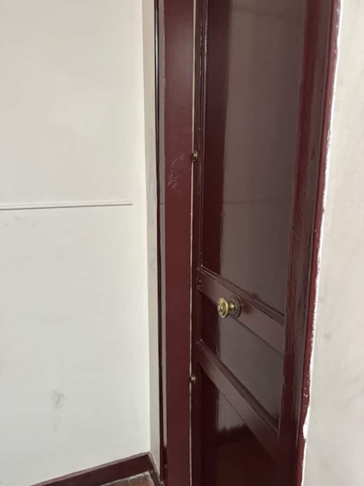 Chambre De Bonne Avec Sdb Et Wc Privatif - Paris