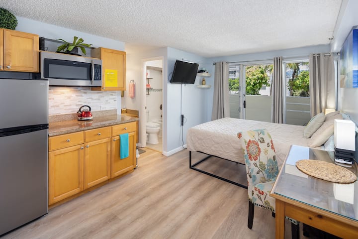 :304a - Short Walk To Beach - Honolulu