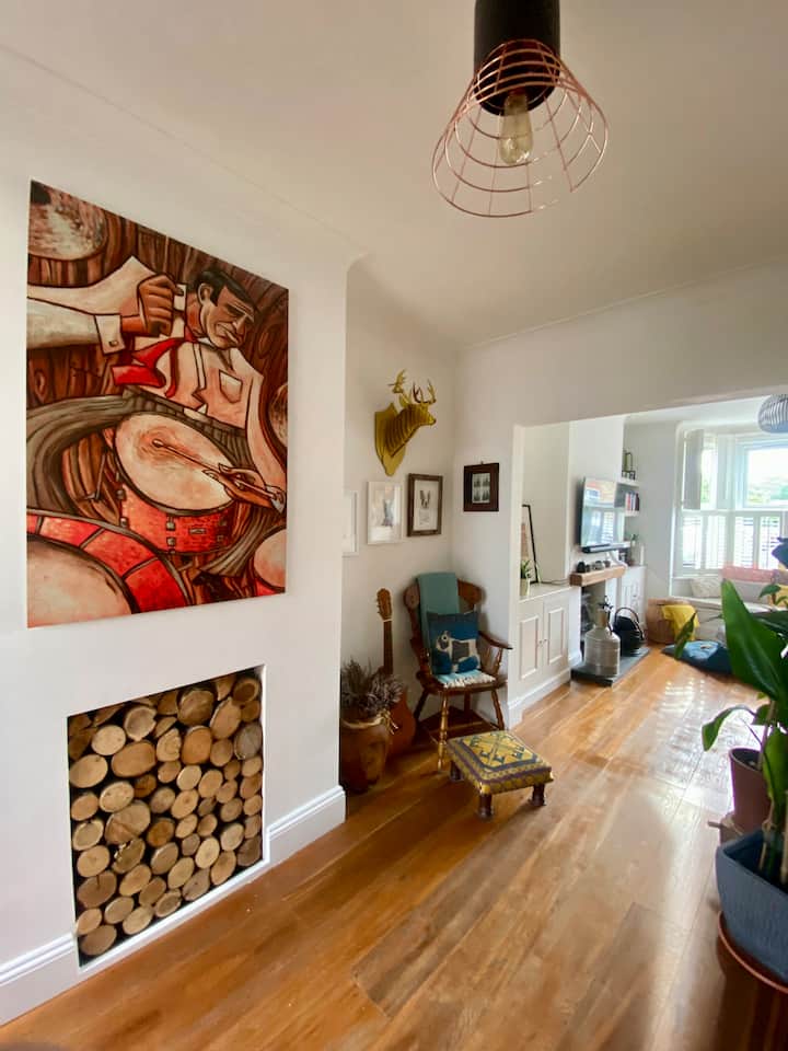 Double & Small Double In Stylish 3 Bedroom  House - Epsom