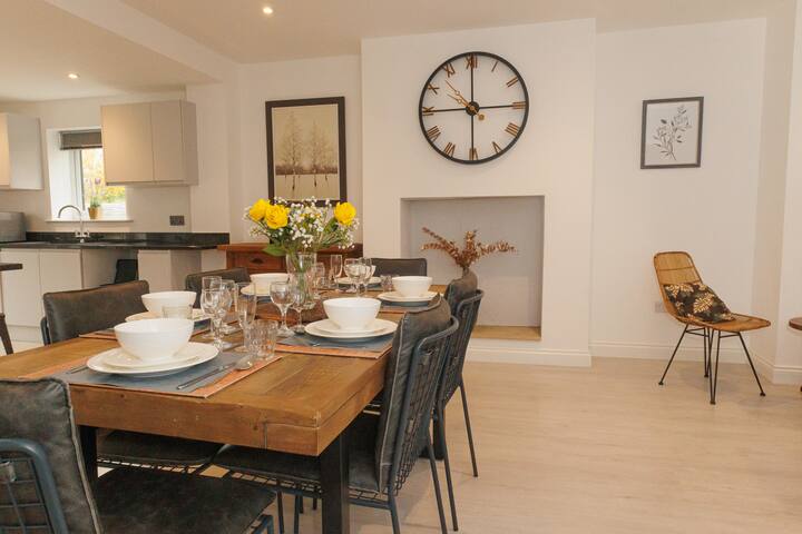 Rare 2 En-suite, 3 Bed House, Free Parking - Harrogate