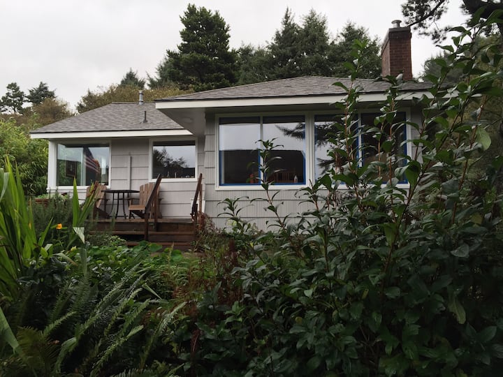 Cozy And Quiet With Beach Access - Cannon Beach, OR