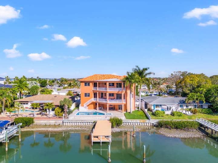 Luxurious Waterfront Villa Walk To The Beach! - Treasure Island, FL