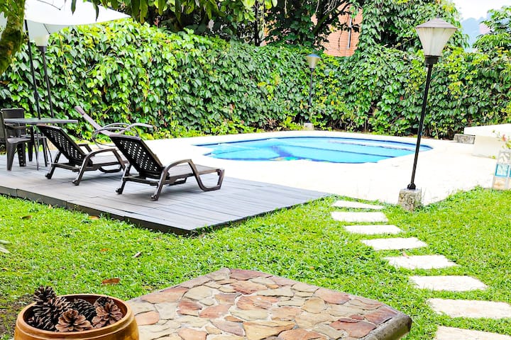 Villa In Provenza With Pool, Jacuzzi & Party Room - Medellín