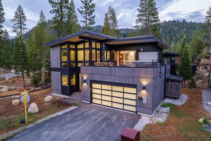 Palisades Luxury Home W/ Hot Tub, Mtn Shuttle - Tahoe City, CA