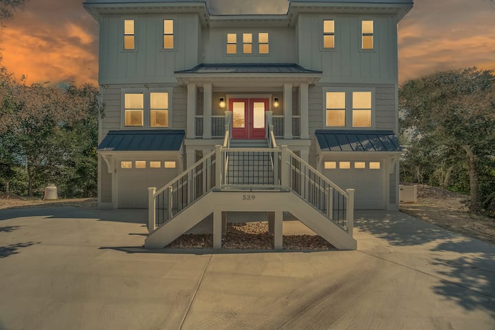 Sparkling New Beach Side Cottage - Corolla, NC