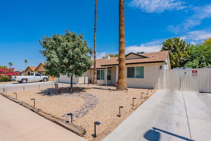 Sophisticated 4-bedroom Getaway In Gilbert - Gilbert