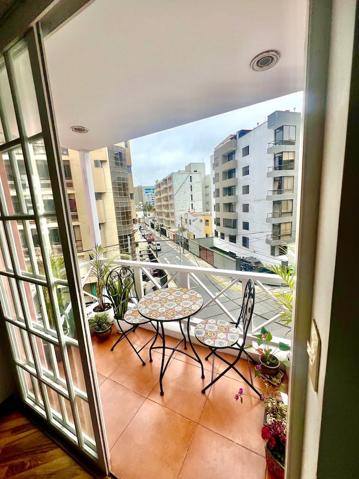 Beautiful Miraflores Suite Over Makaha Beach - Lima