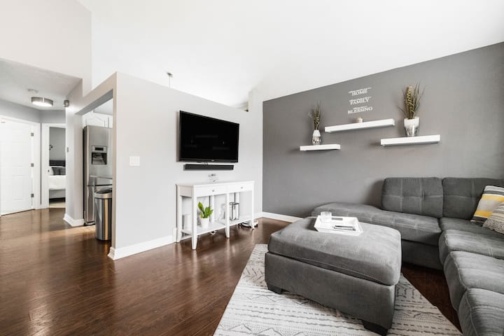 Modern West Omaha Home Near Lake - 奧馬哈