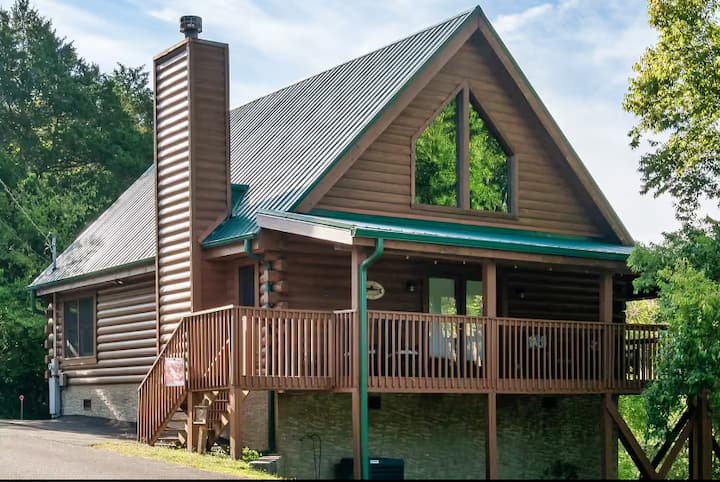 Trout & About Pigeon Forge Cabin- Hot Tub! - Douglas Lake, TN