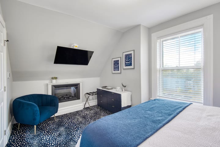 Hudson Navigator - Suite 9 - Hudson, NY