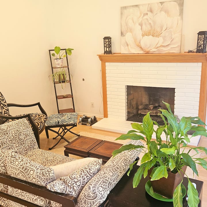 Cozy Upscale Fireside Retreat - Goleta, CA