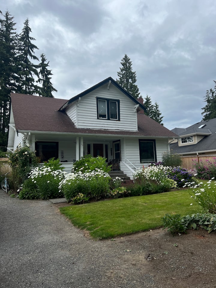 Luxury One Bedroom Bungalow  In Kirkland - Kirkland, WA