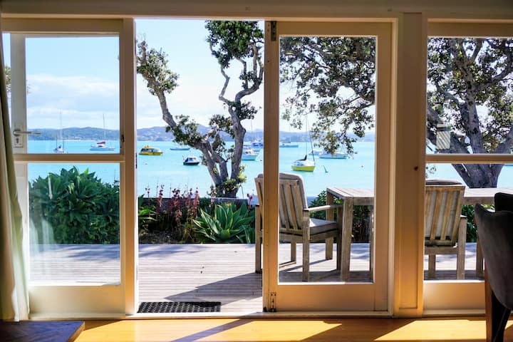 The Russell Boathouse - Russell