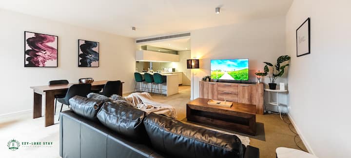 3br/2ba Apt Courtyard & Parking - Richmond