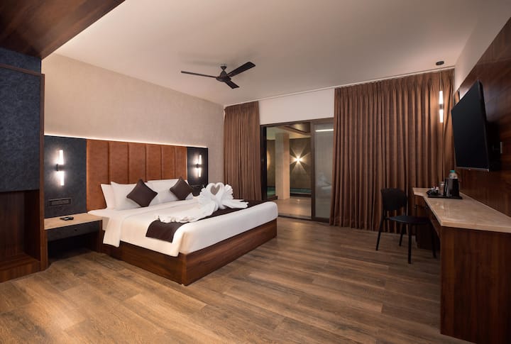 Presidential Suite With Swimming Pool - Pollachi