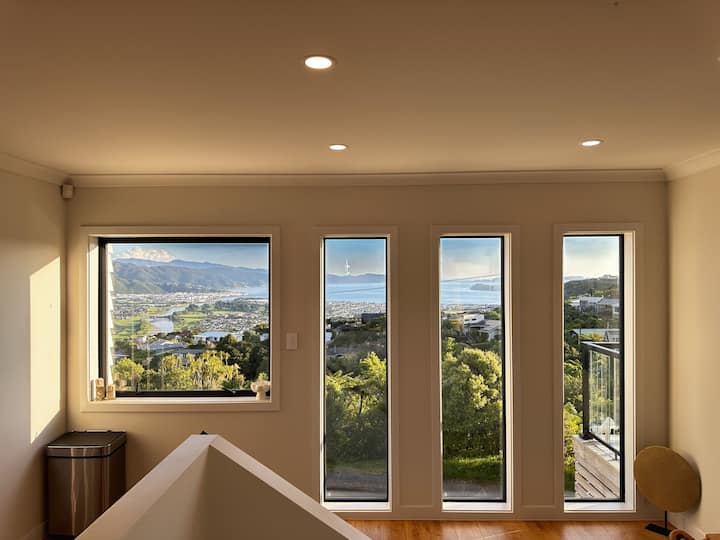 Bedroom With Scenic View - Wellington