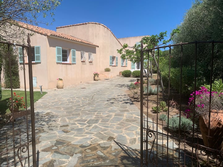 Villa Spacieuse Et Confortable. - Saint-Florent