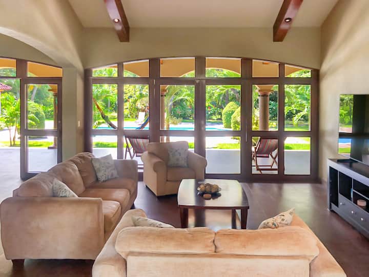 Luxury 5 Bedroom Villa & Pool - El Salvador