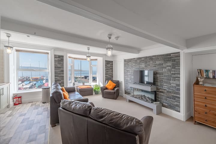 Spacious 3 Bedroom Sea View Flat - Aberdovey