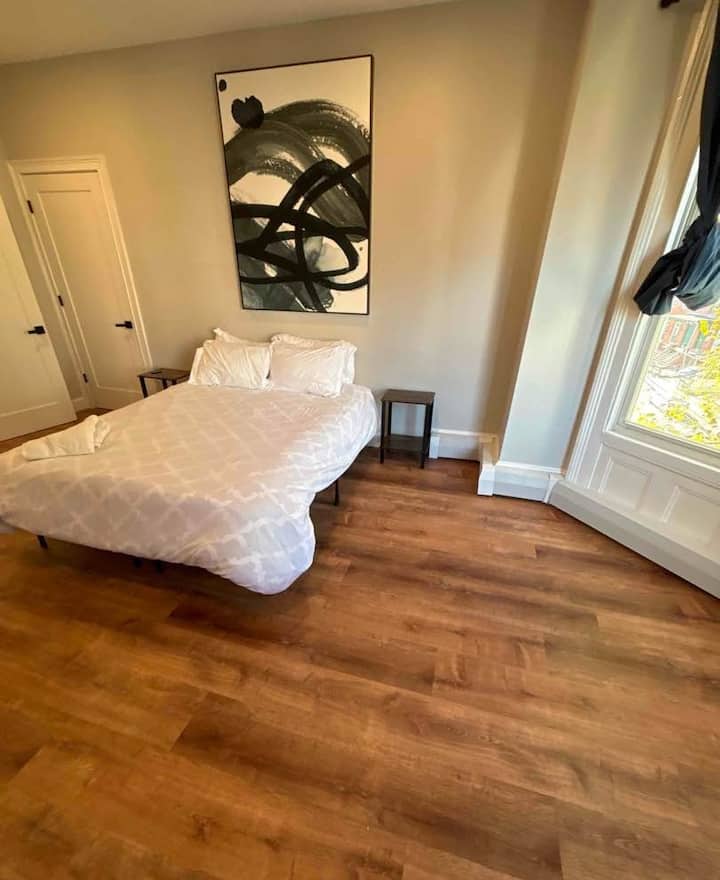 Charming 3br 1ba Walking Distance To Path! - Brooklyn, NY