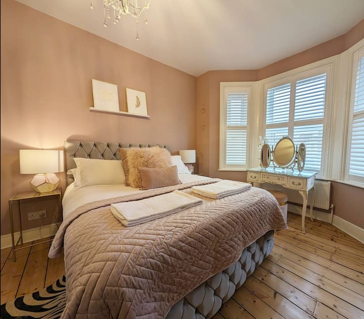 Welcome To 'Above & Beyond' Beach, Garden, Parking - Boscombe