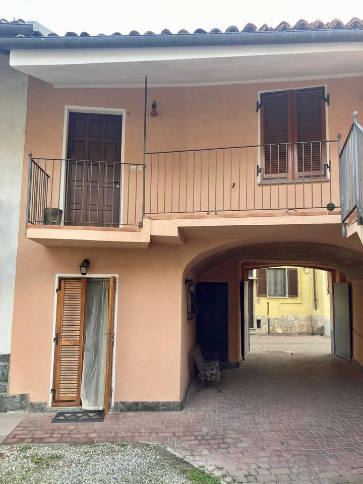 Casetta Fiabesca Vicino Ivrea - Ivrea