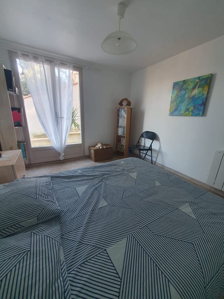 Chambre Dans Une Maison Avec Vue Panoramique - Cassis