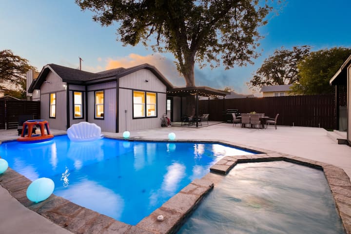 Entire Home Heatedpool & Hot Tub, 10 Min Downtown - San Antonio