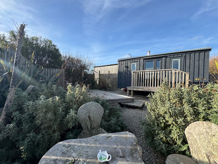Hidden Hut Shepards Hut Sleeps 2 - Tintagel