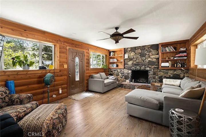 Safe Comfortable House 40min From Hollywood + Land - Magic Mountain, CA