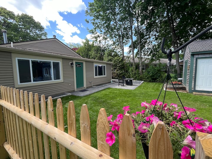 The Waterfront Shack - Rhode Island