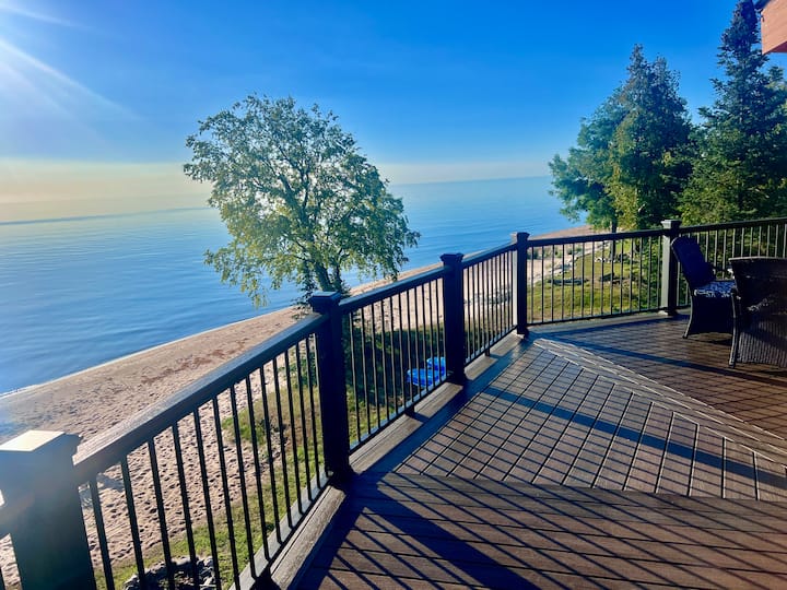 4br Lake Michigan Waterfront Cabin W/hot Tub - Michigan