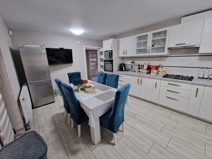 Casă îN Regim Hotelier-4 Camere (200 Lei / Cameră) - Reghin