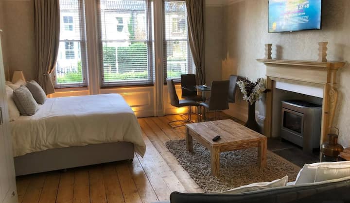 Brooklyn Villa - Contractor Friendly - - Norwich