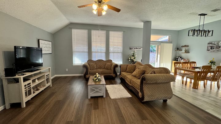 Spacious, Family-friendly Home! - Cedar Hill, TX