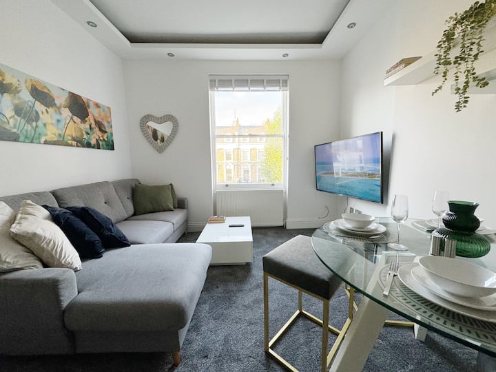 Stylish 2-bed Flat W/ Kitchen & Cosy Living Space - Londres