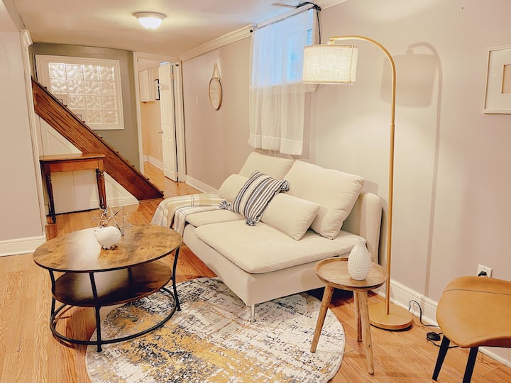 Basement Suit Separate Entrance Paid Parking Lot - Toronto