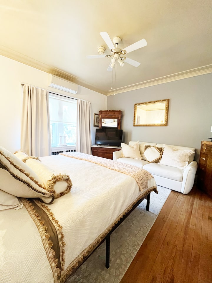 Clonmel Castle- Queen A Suite - Port Dover