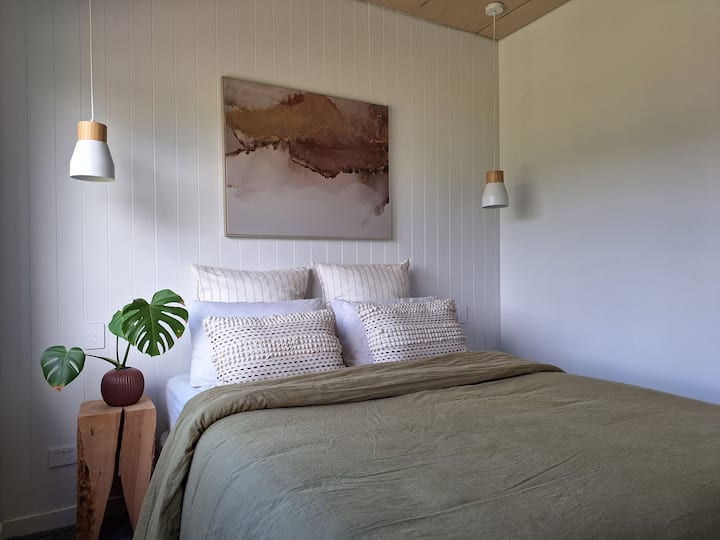 Modern Comfort & Tranquil Views - Wakefield